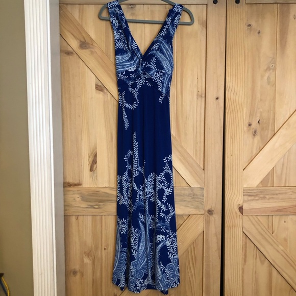 raya sun | Dresses | Raya Sun Elegant Blue And White Paisley Maxi ...